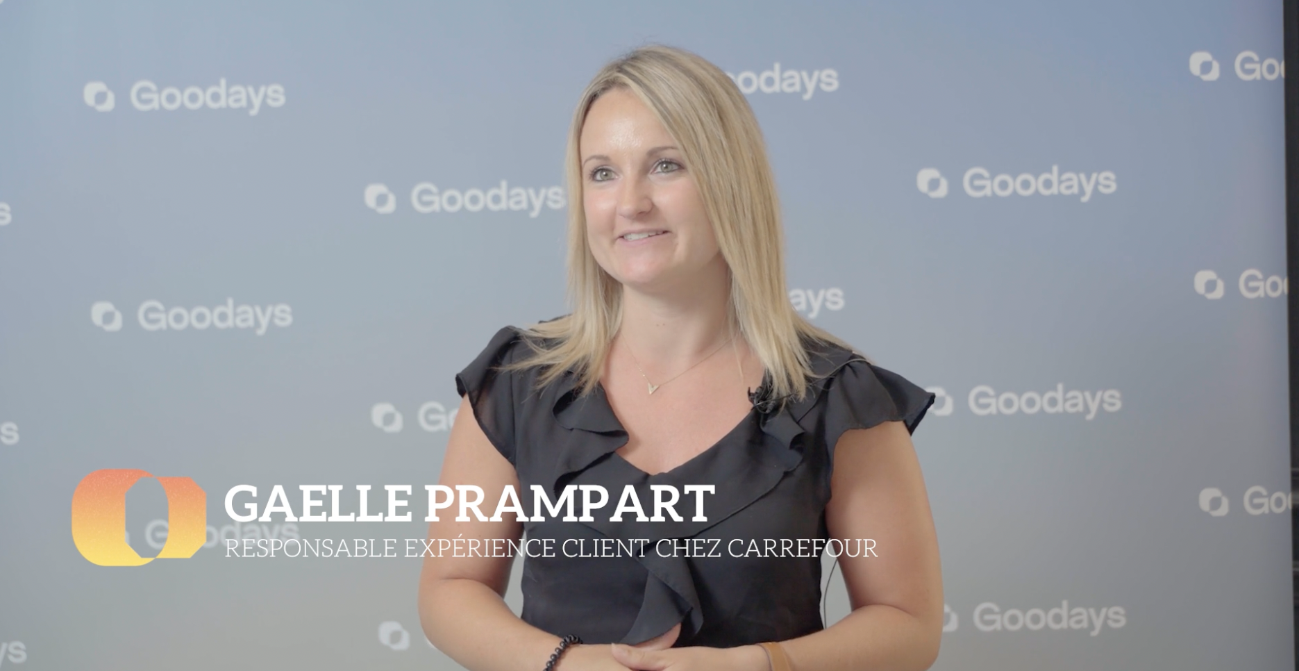 How do SFR and Carrefour put the customer at the centre of their business?